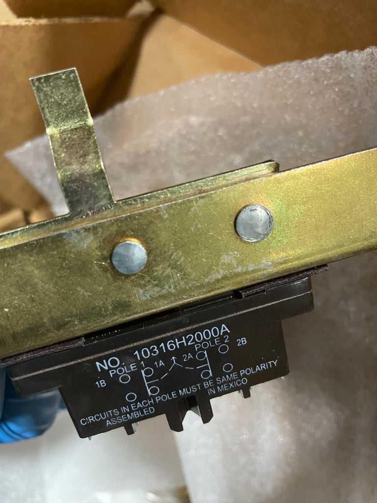 Eaton Culter-Hammer DS200EK2 Electrical Interlock-Auxiliary Contact Ki – General Equipment & Supply